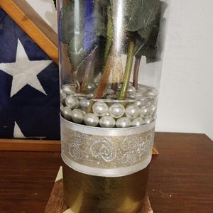 10 Beautiful Red Roses in a Cylinder Style Vase With Pearls - Etsy