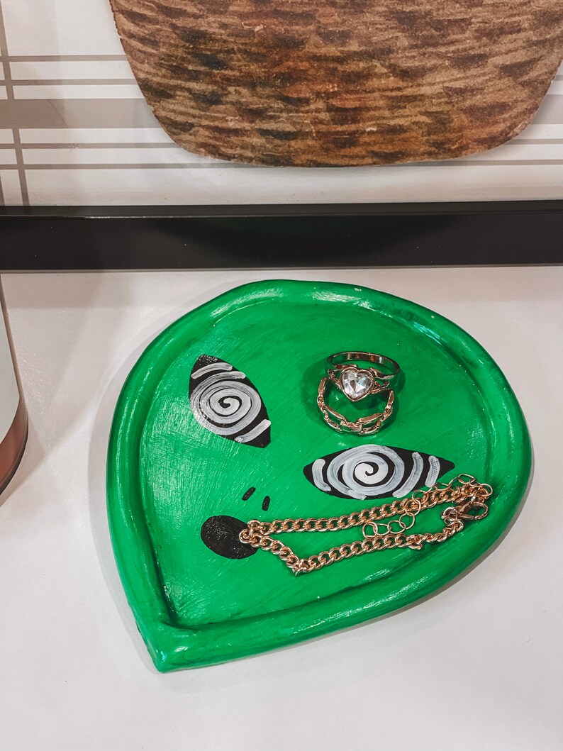 Hand Sculpted Alien Trinket Tray Glows in Black Light - Etsy