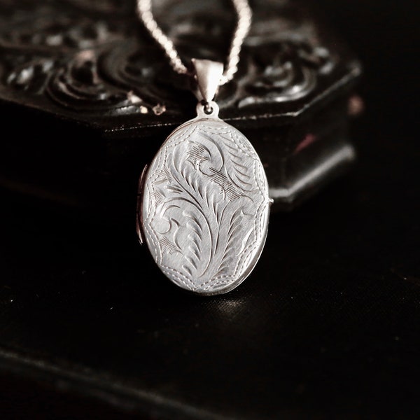 Large Oval Locket - Etsy