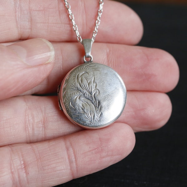 Antique Sterling Silver Locket Necklace - Etsy