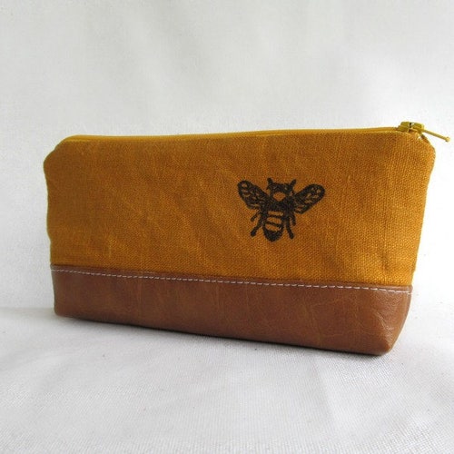 PENCIL POUCH // Honey Bee Pencil Pouch // Bee // Linen and - Etsy