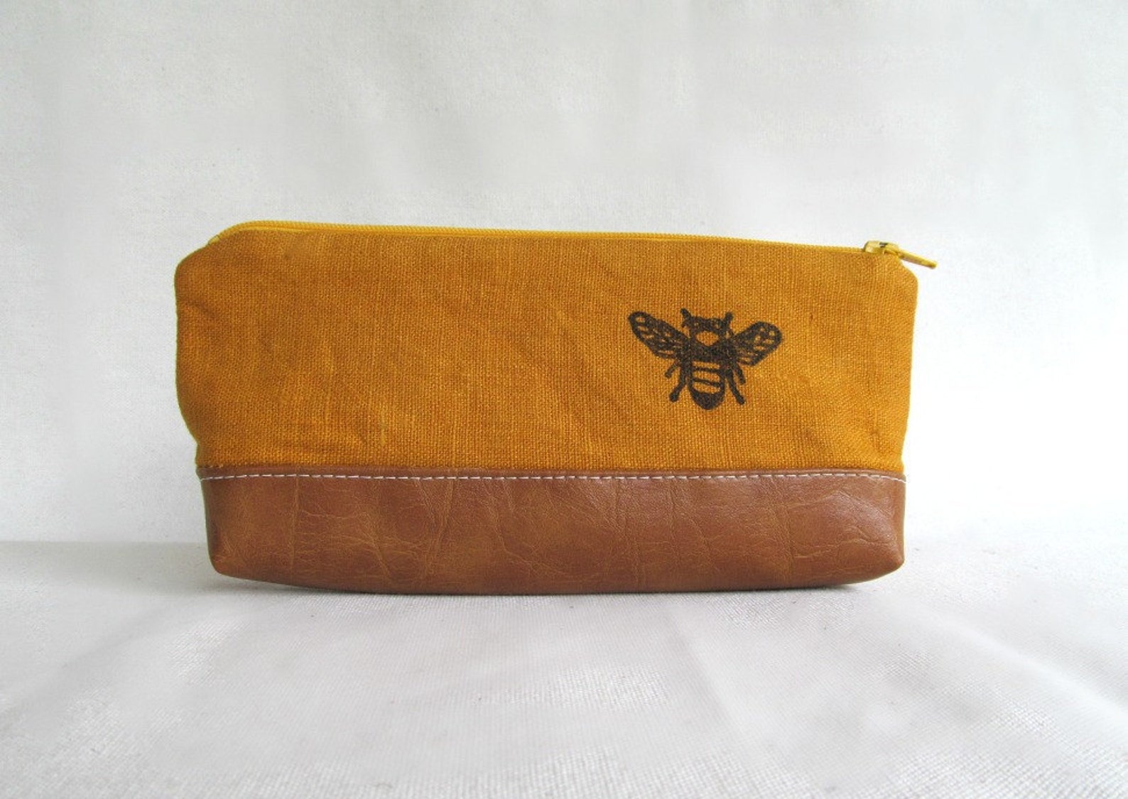 PENCIL POUCH // Honey Bee Pencil Pouch // Bee // Linen and - Etsy