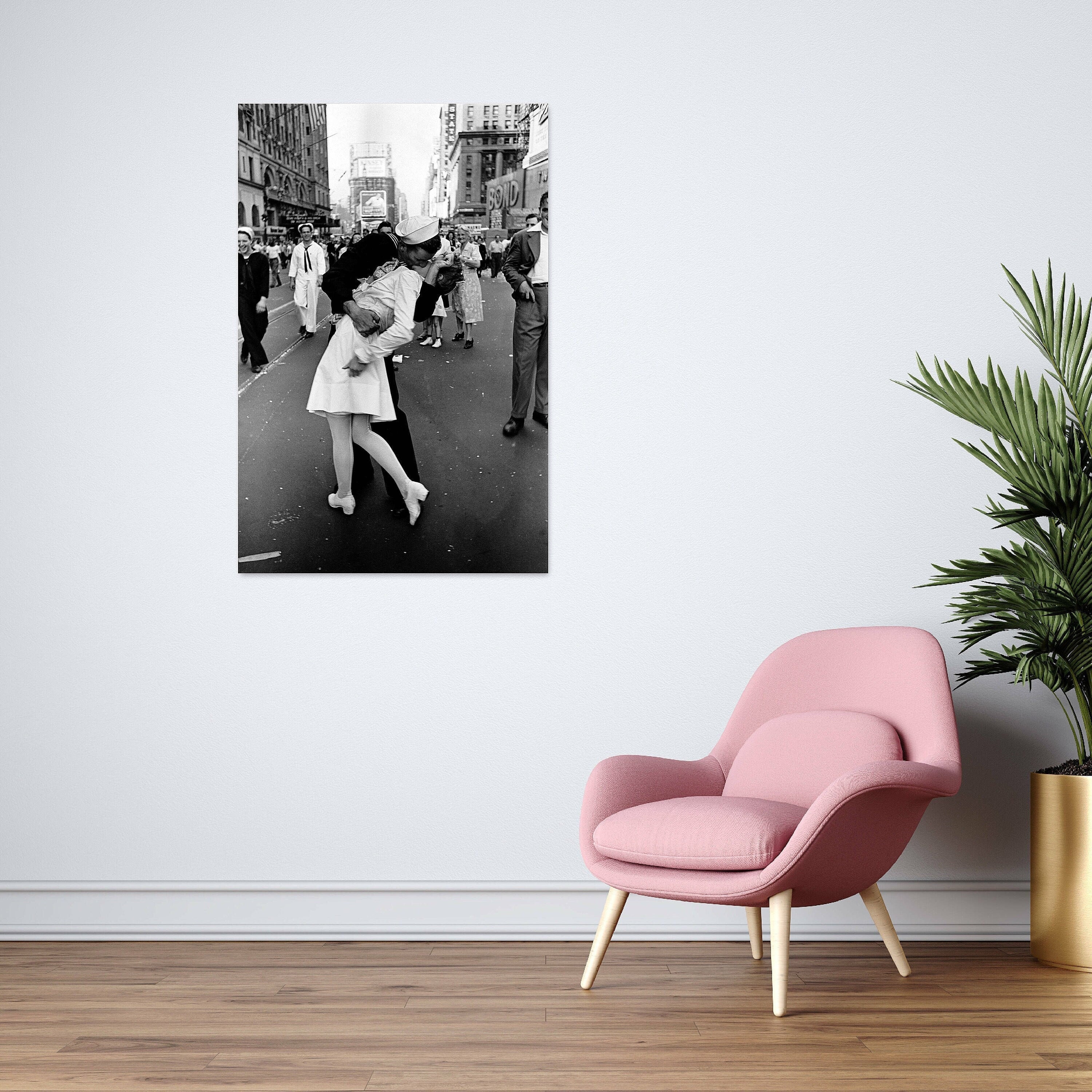 Alfred Eisenstaedt's Iconic Photo V-J Day Kiss New York Time Square ...