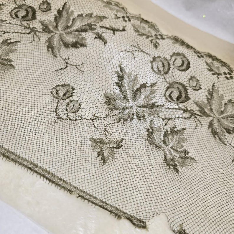 F) Vintage Antique Chantilly Lace3.35 Mtr Lace Pretty Piece as Found ...