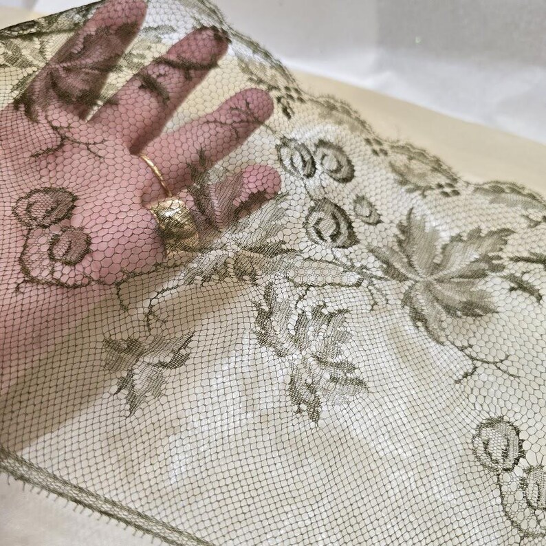 F) Vintage Antique Chantilly Lace3.35 Mtr Lace Pretty Piece as Found ...