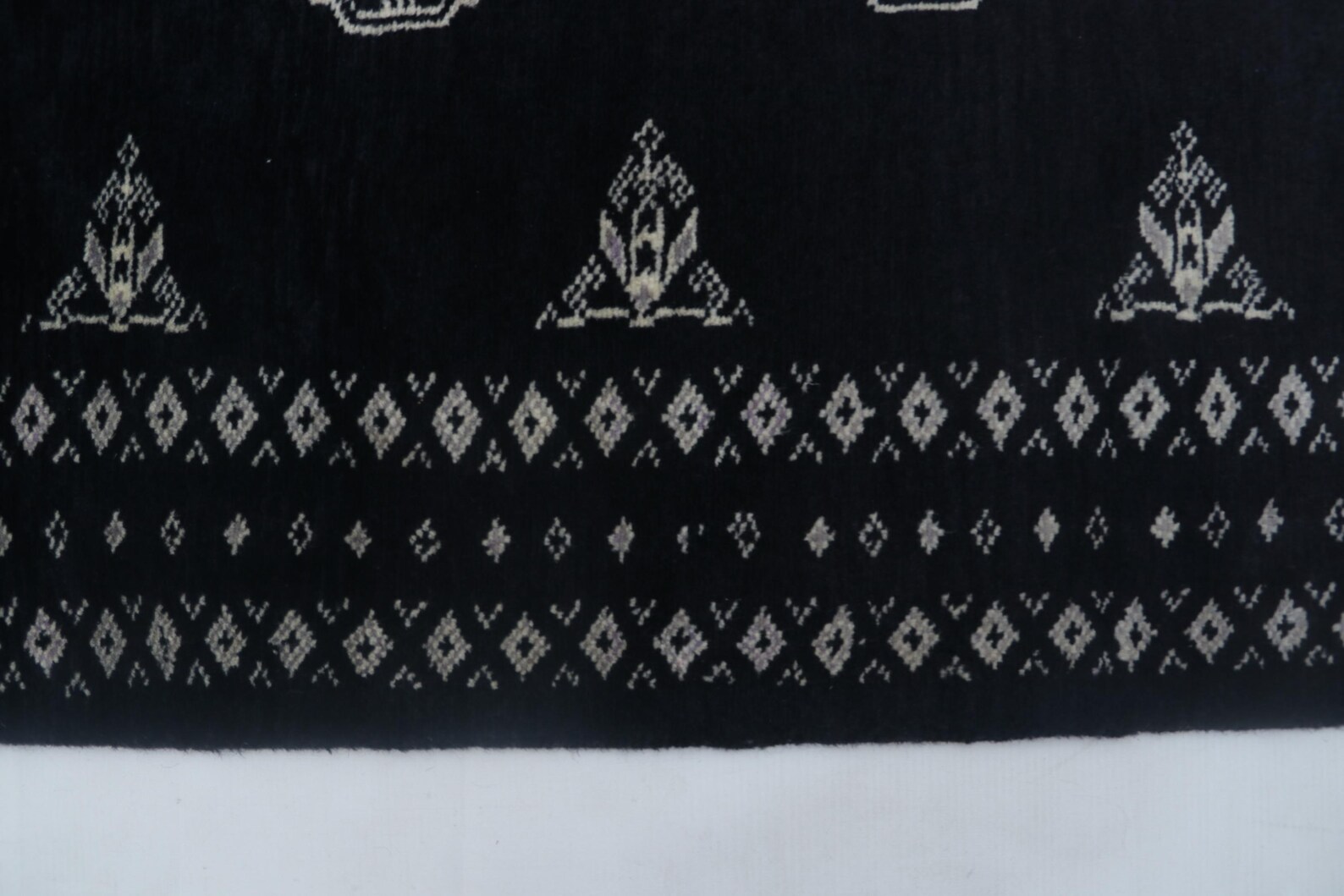 Alfombra de algodón y lana Mohri Bokhara anudada a mano, geométrica ...