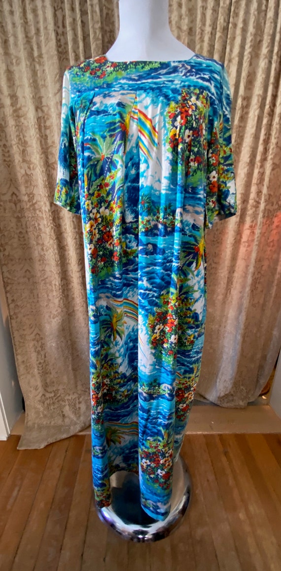 1960's MuuMuu with beautiful Hibiscus motif and fanta… - Gem
