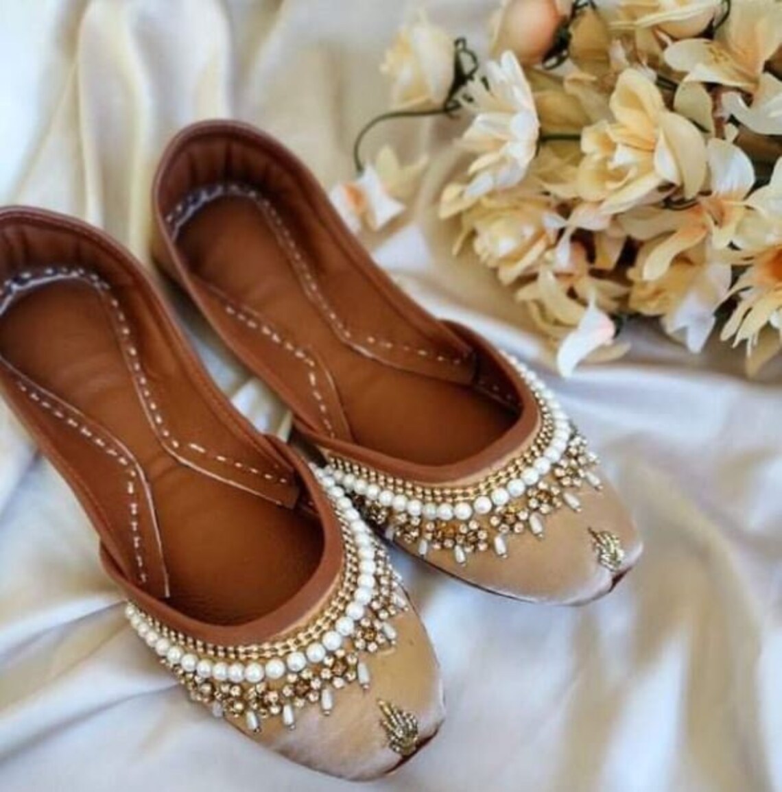 Velvet Dull Gold Punjabi Khussa Jutti for Ladies, Bridal Gold Juttis ...