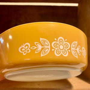 Pristine Vintage Pyrex in Butterfly Gold Pattern 471 1 Pint Casserole ...