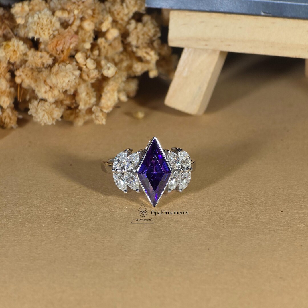 Kite Shape Bezel Set 3.25 CT Purple Cubic Zirconia Ring, Opulent 18K ...
