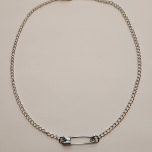 Small Safety Pin Necklace Delicate Chain Silver Tone Metal Unisex ...