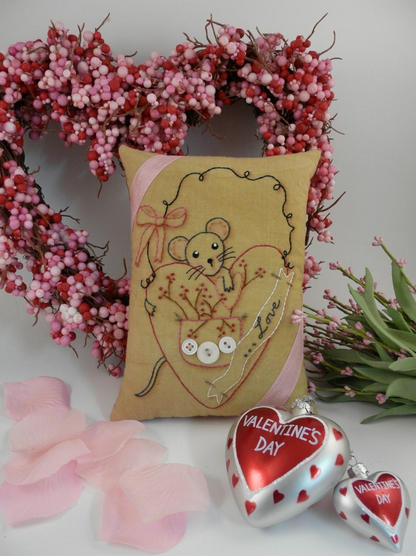 Valentine Embroidery Mouse Heart Pattern PDF Love Primitive | Etsy