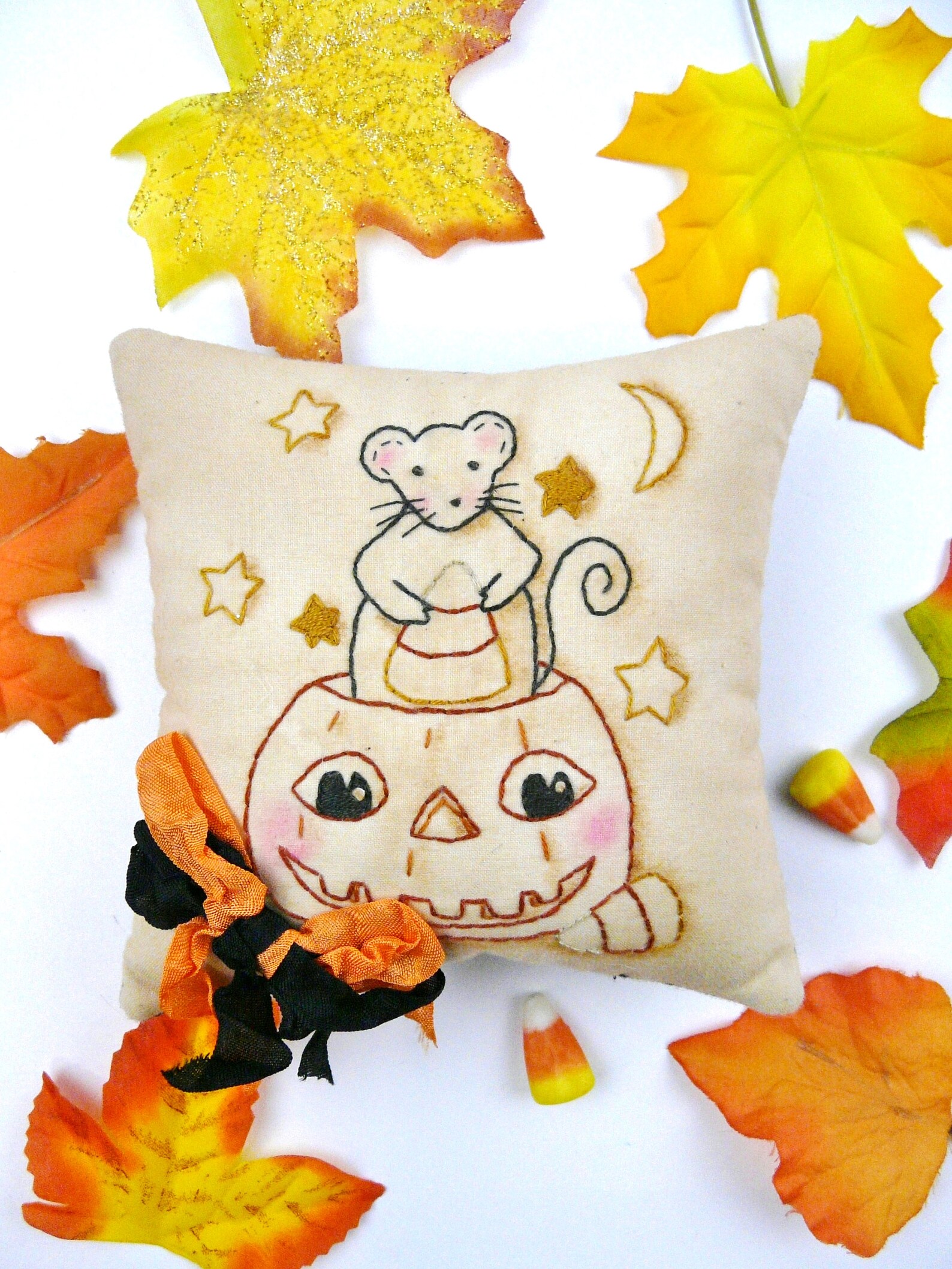 Halloween Mouse & Pumpkin Stitchery PDF Pattern Embroidery Primitive ...