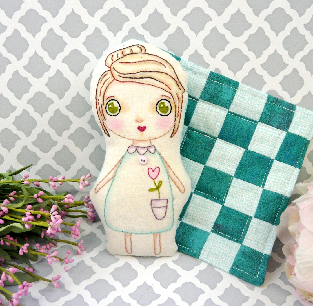 Sweet Big Eyed Dolly Doll Embroidery Patter PDF - Mini Quilt Green Eyes ...