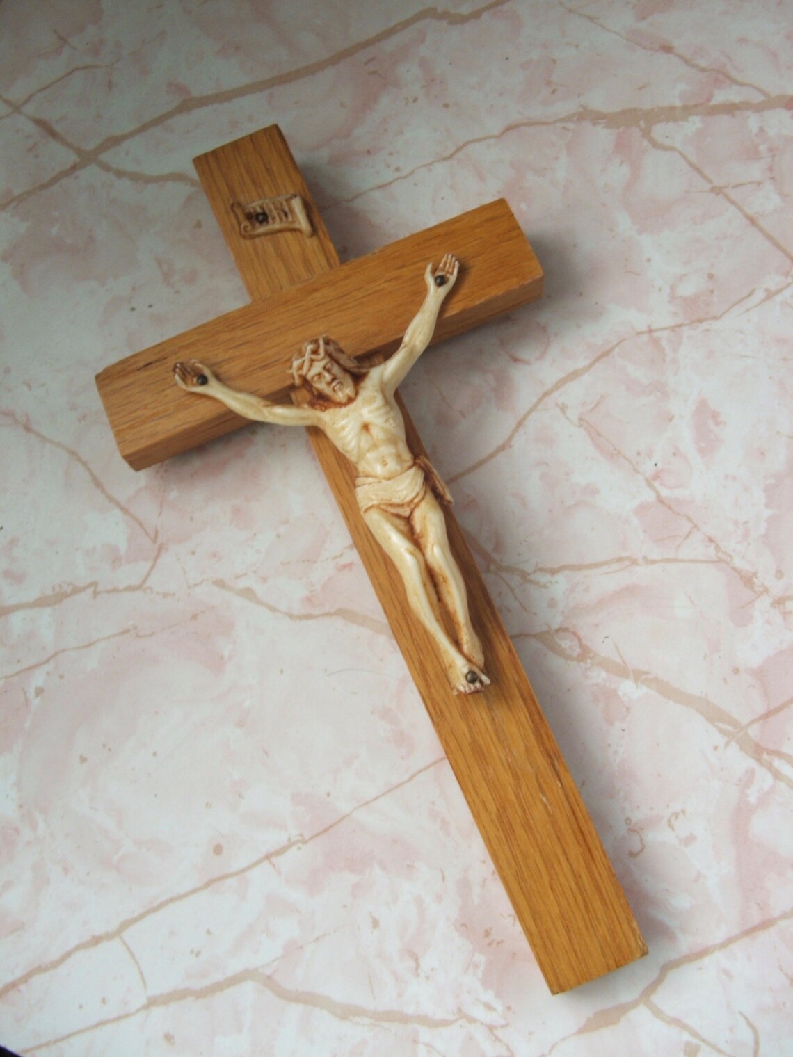 Vintage Crucifix Wood Cross and Celluloid Plastic Jesus INRI - Etsy