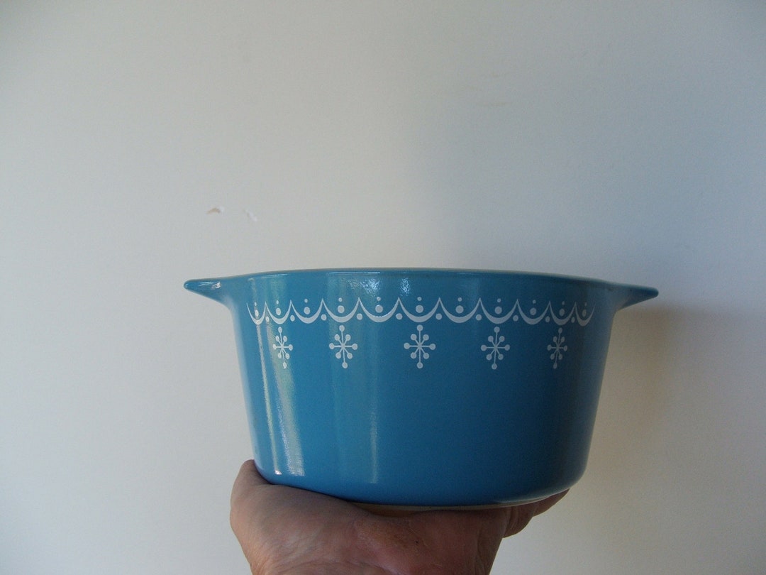 Vintage Pyrex Snowflake Bowl or Baking Dish - Etsy