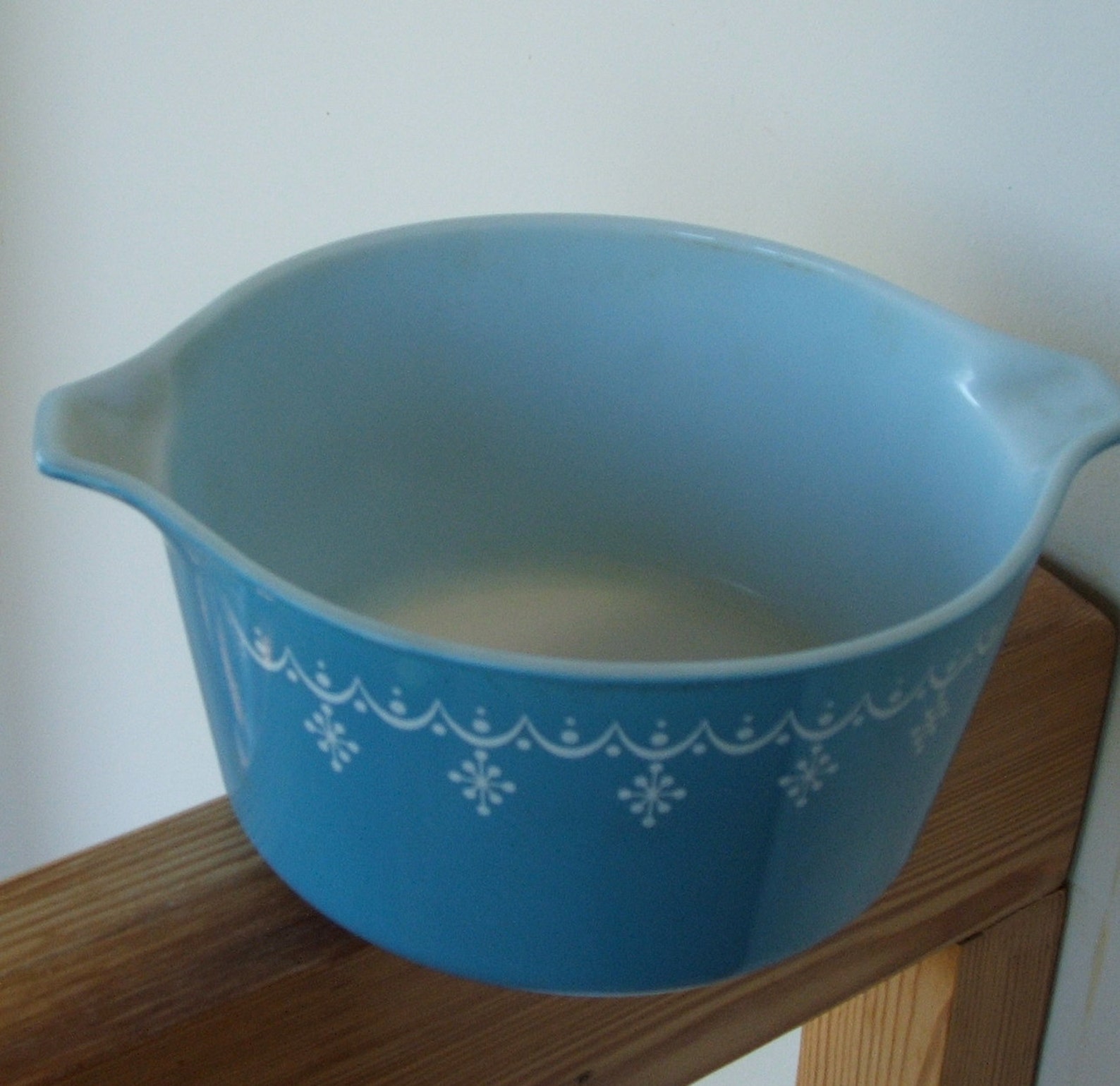 Vintage Pyrex Snowflake Bowl or Baking Dish - Etsy