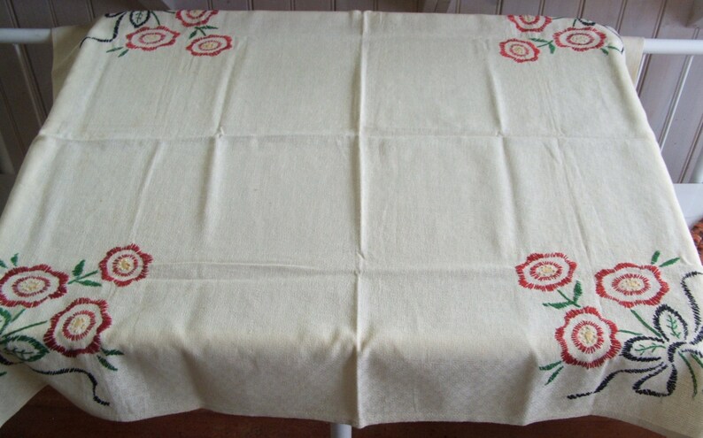 Vintage Embroidered Tablecloth With Red Flowers - Etsy