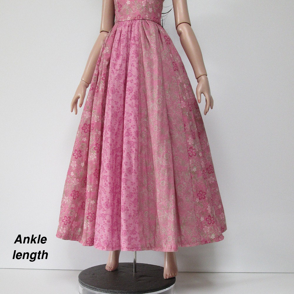 STRAIGHTFORWARD SEWING Pattern SSP-046: 2 Dresses for Ellowyne | Etsy