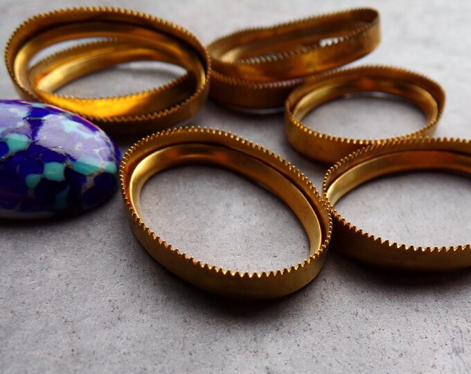 4 Vintage Brass Oval Settings, Sawtooth Settings, Serrated Edge, 25 X ...