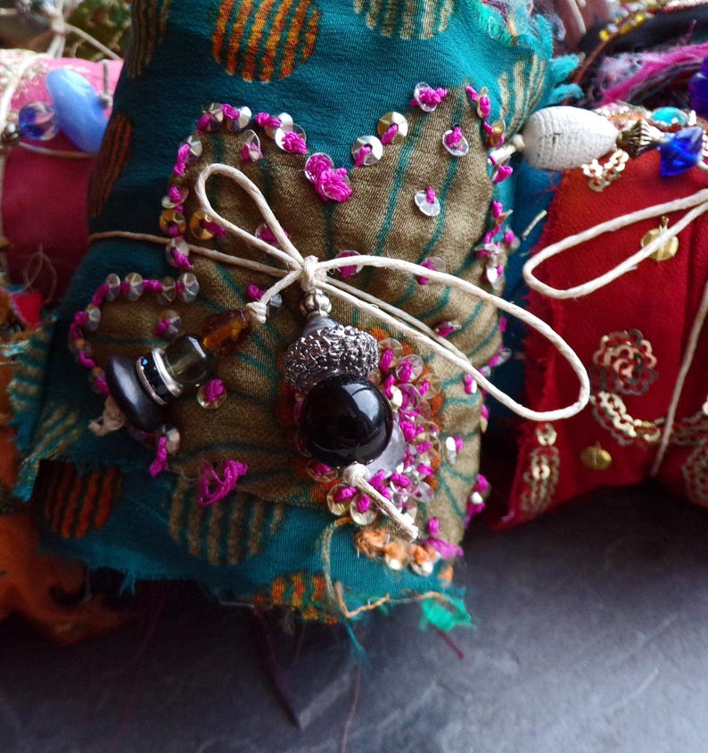 1 Roll of Recycled Silk/chiffon Sari Fabric Trim Remnants, Scrap Fabric ...