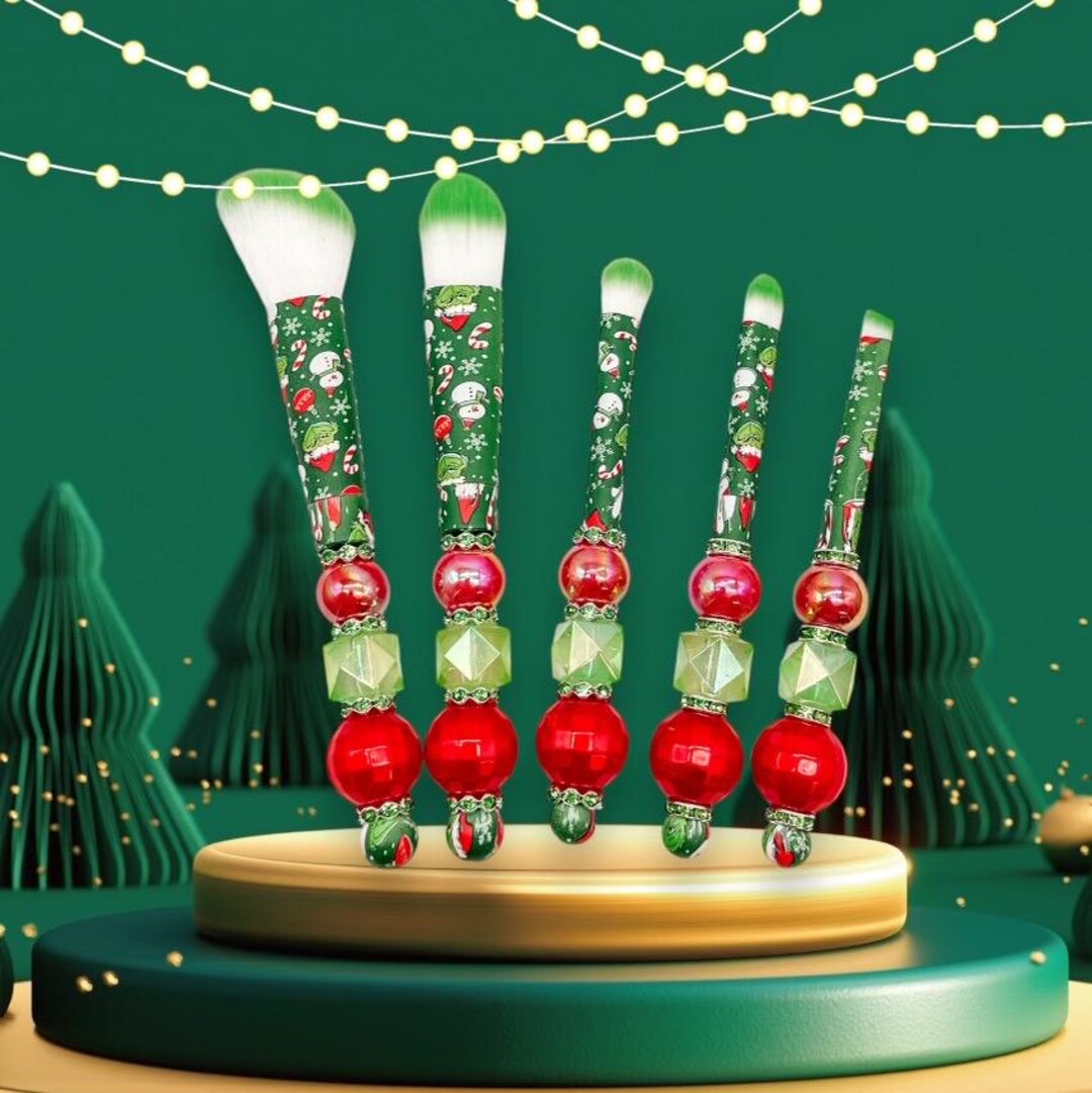 Christmas Themed 5 Piece Make up Brush Set. 25 USD. Green, Red, Grinch ...