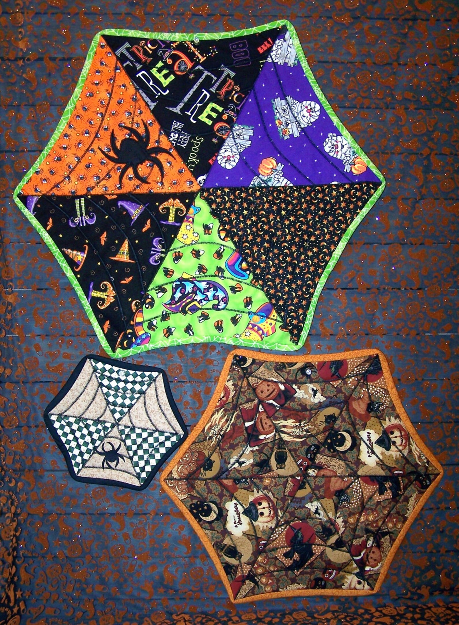 Pattern/come Into My Parlor/spider Web Table Topper Quilt Pattern ET - Etsy