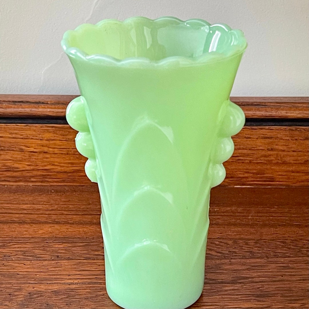 Vintage Jadeite Art Deco Vase - Etsy