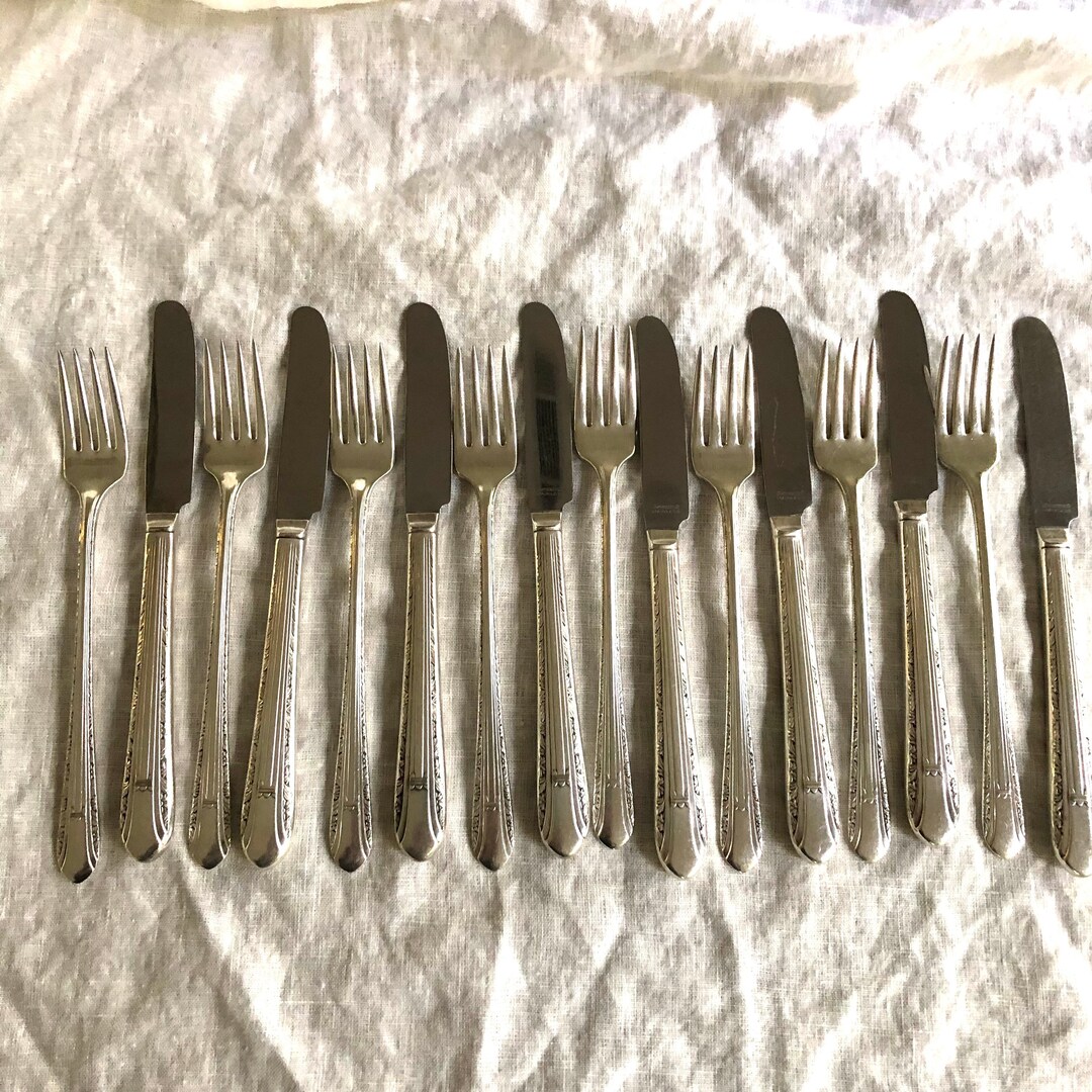 Vintage REGENT Silver Plate Flatware Set of 16 Silver Knives Forks ...