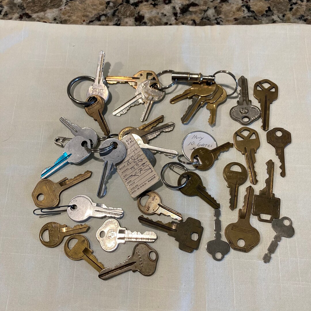 35 Rustic Keys Vintage Keys Industrial Primitive Farmhouse Decor ...