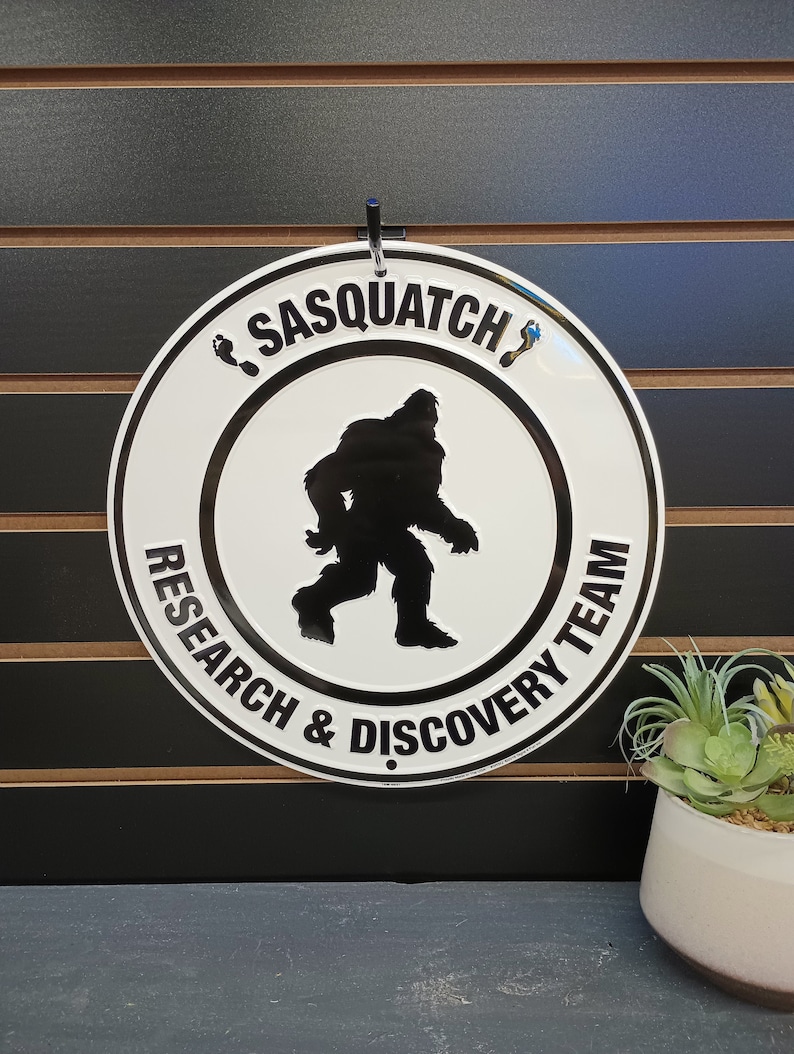Hide N Seek Champion Sasquatch Sign Funny Bigfoot Gifts for Kids Room ...