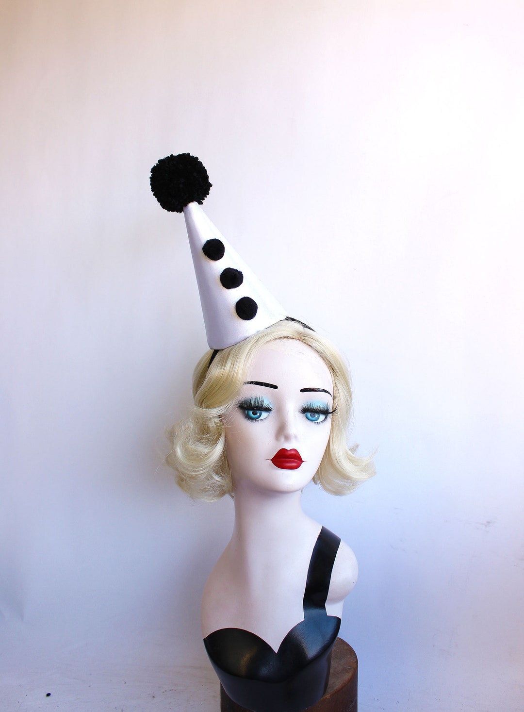 Perriot Clown Hat Clown Hat White and Black Cirque Costume - Etsy España