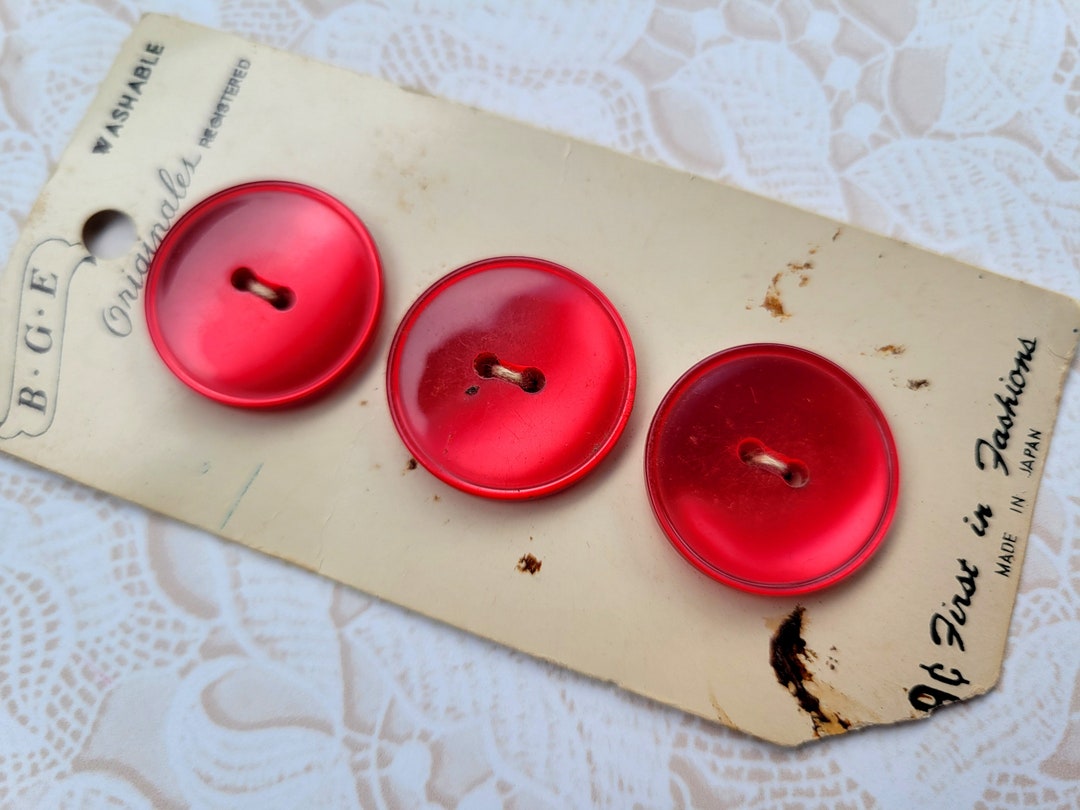 3 Red Vintage Buttons 7/8 Inch 22mm on BGE Button Card - Etsy