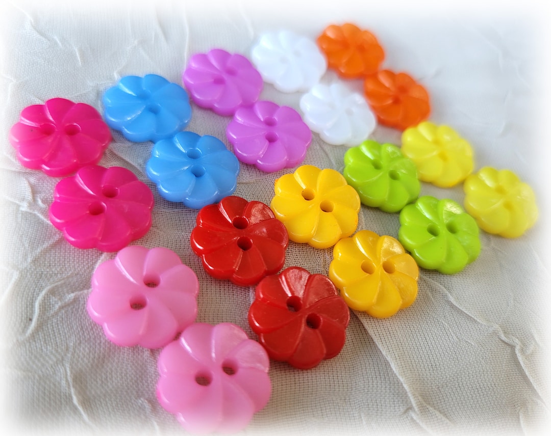 20 Small Flower Buttons Red Blue Green Yellow Pink Purple - Etsy