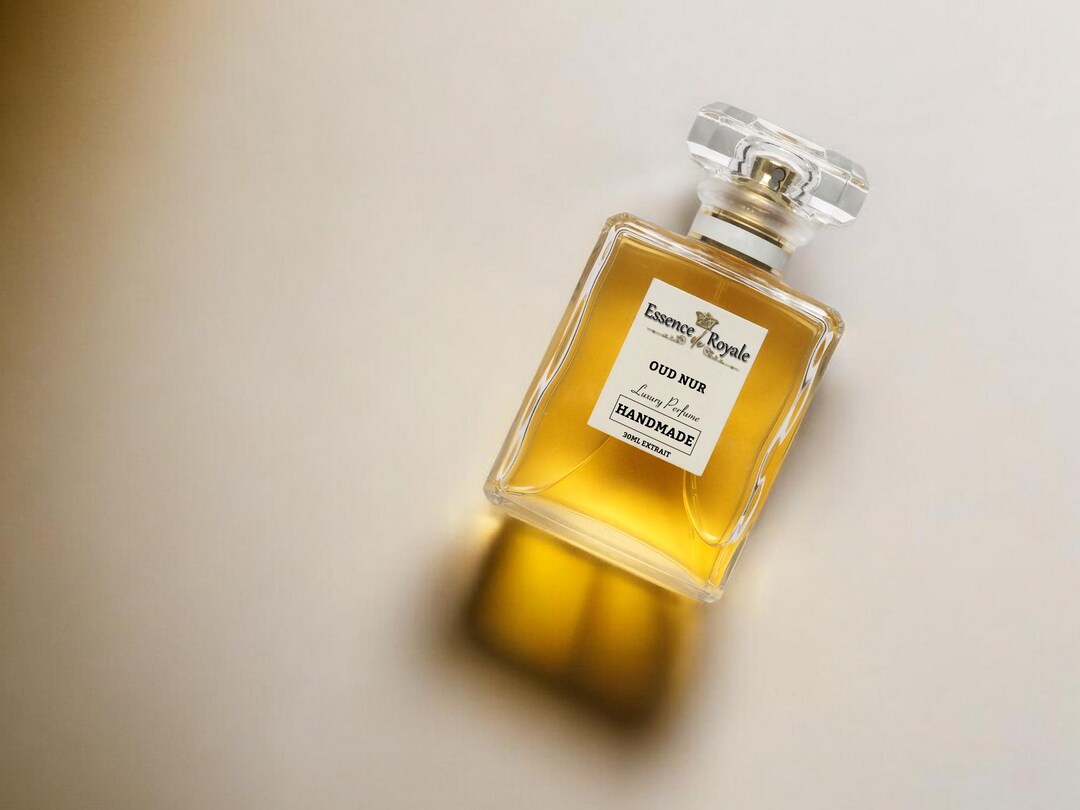 Inspired Oud Nur Perfume | Luxury Oud Fragrance Inspired | Essence De ...