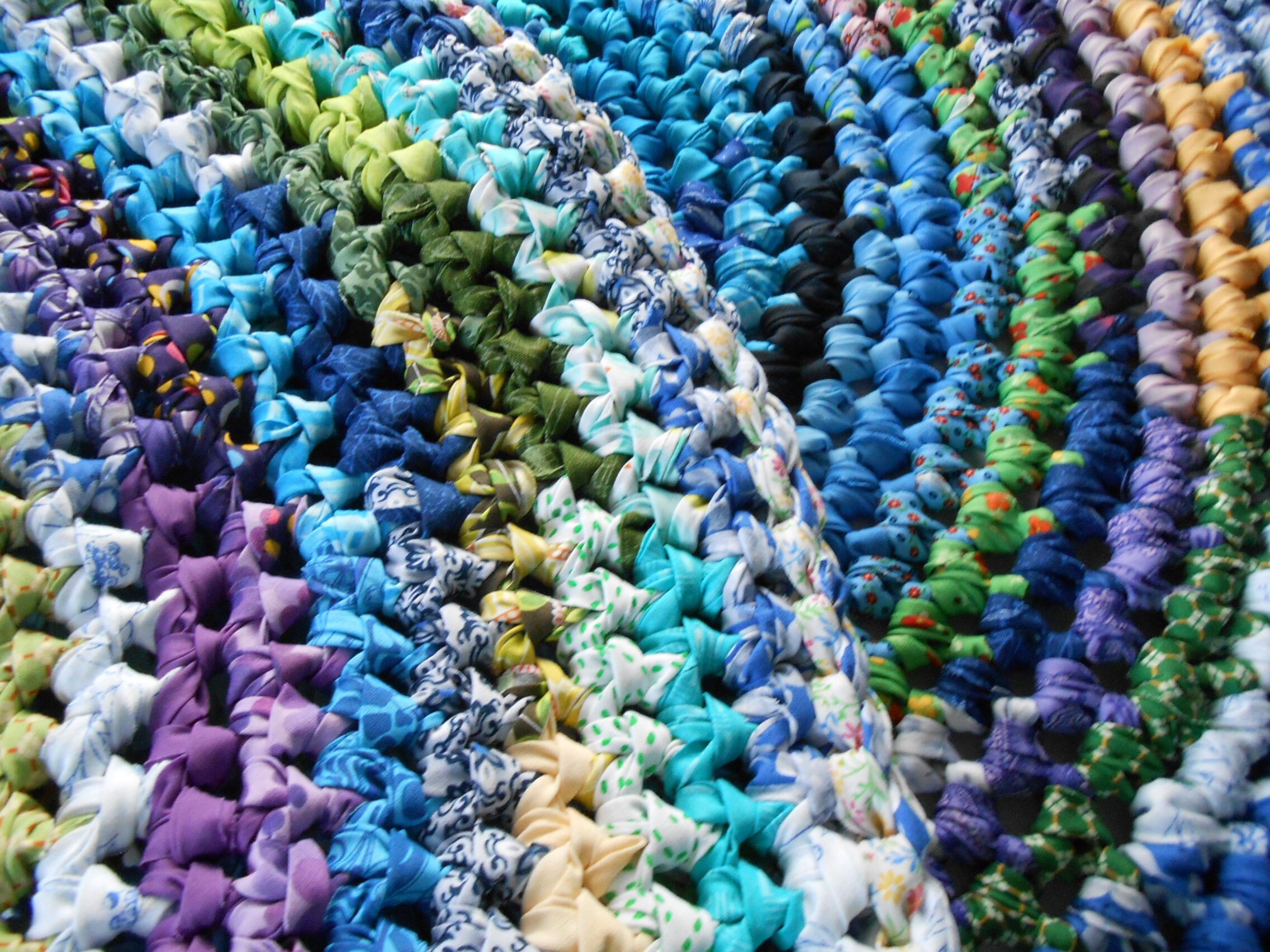 Round Rag Rug, Circle Rug , Crocheted Throw Rug, Multi-color, Blues ...