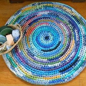 Round Rag Rug, Circle Rug , Crocheted Throw Rug, Multi-color, Blues ...