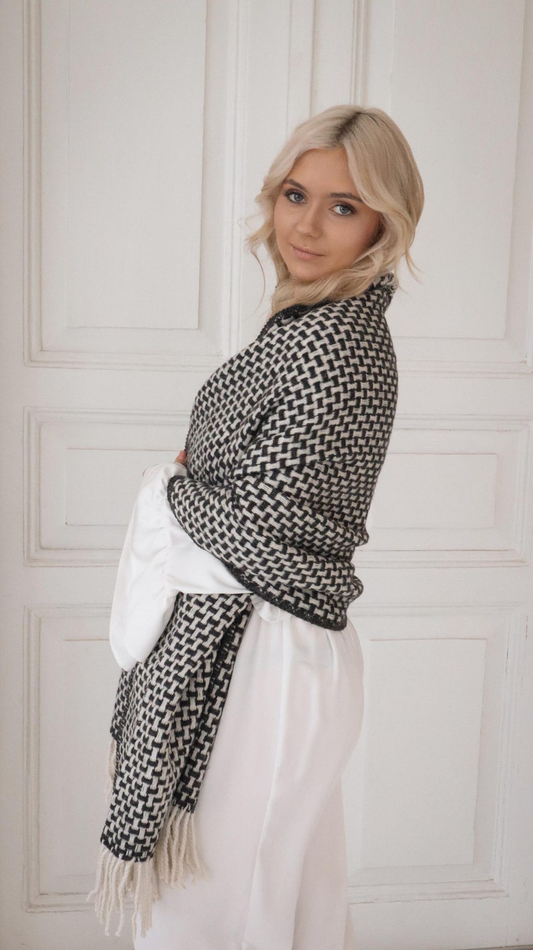 Black and White Pocket Shawl Wrap – Cozy Oversized Throw for Women ...