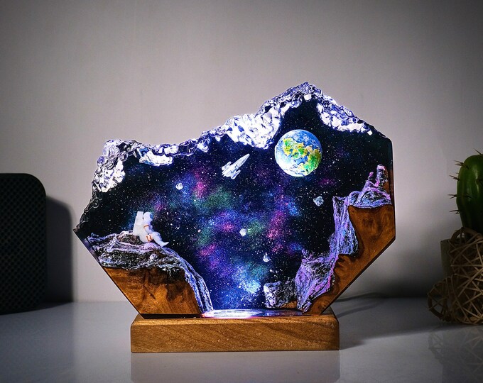Aliens and Astronauts Resin Lamp, Universe Lamp, Galaxy Night Light ...
