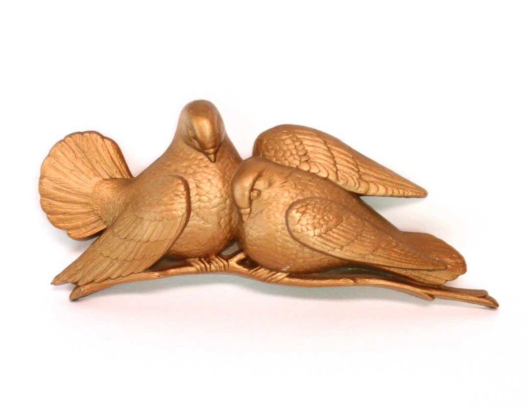 Vintage Wall Plaque Featuring Two Doves With a Gold Colored - Etsy