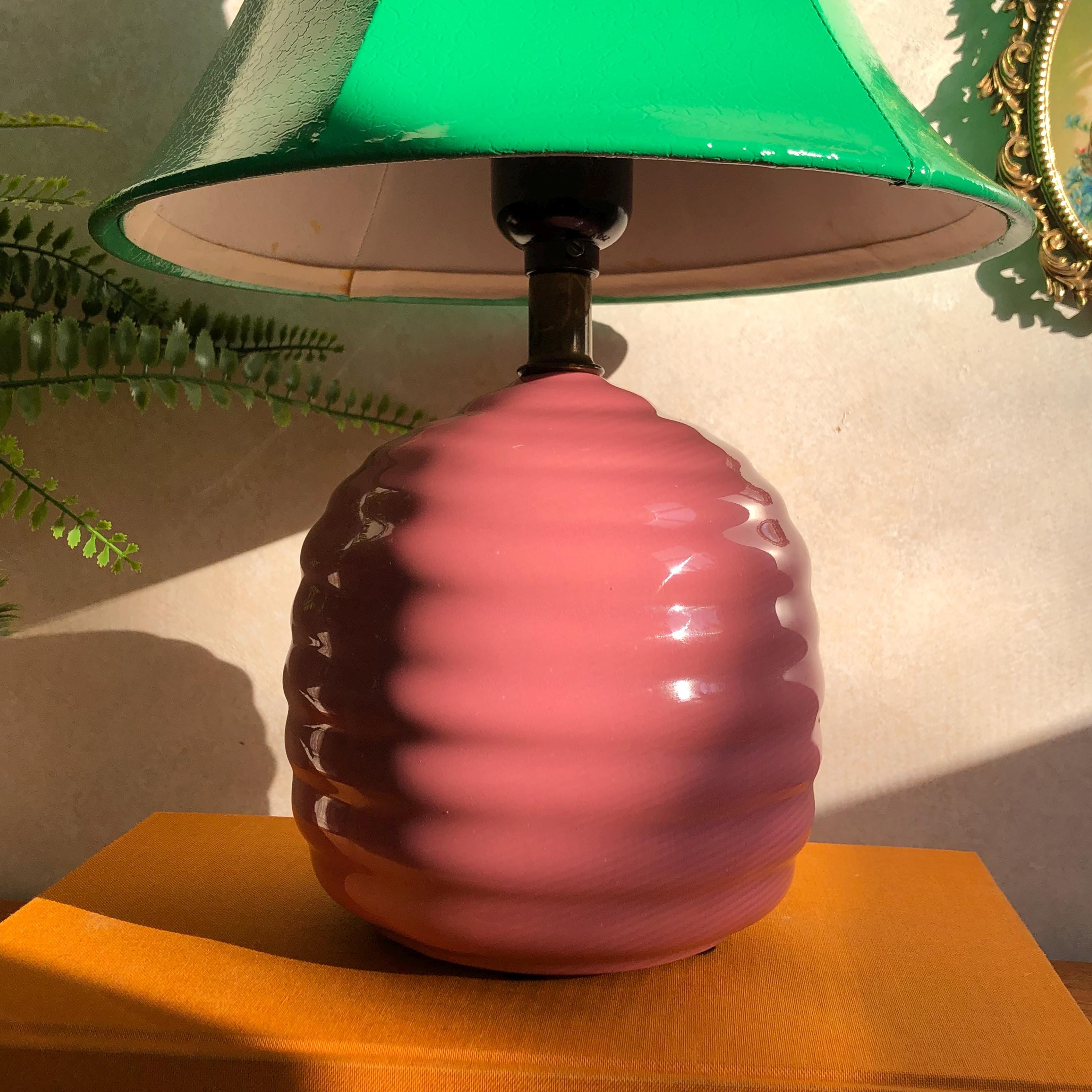 Cutest Vintage 1980s Pink Beehive Ceramic Desktop Lamp With Green Vinyl ...