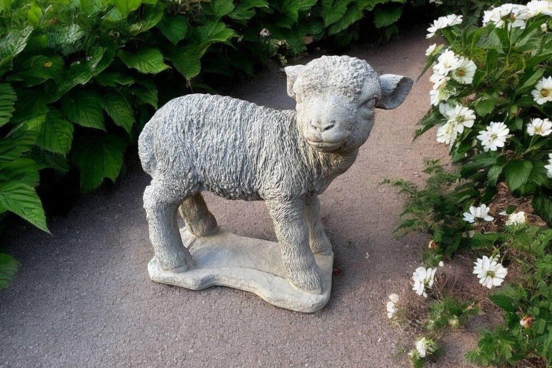 Standing Beton Lamb Figurine, Yard Farm Animal Art, Outdoor Lamb ...