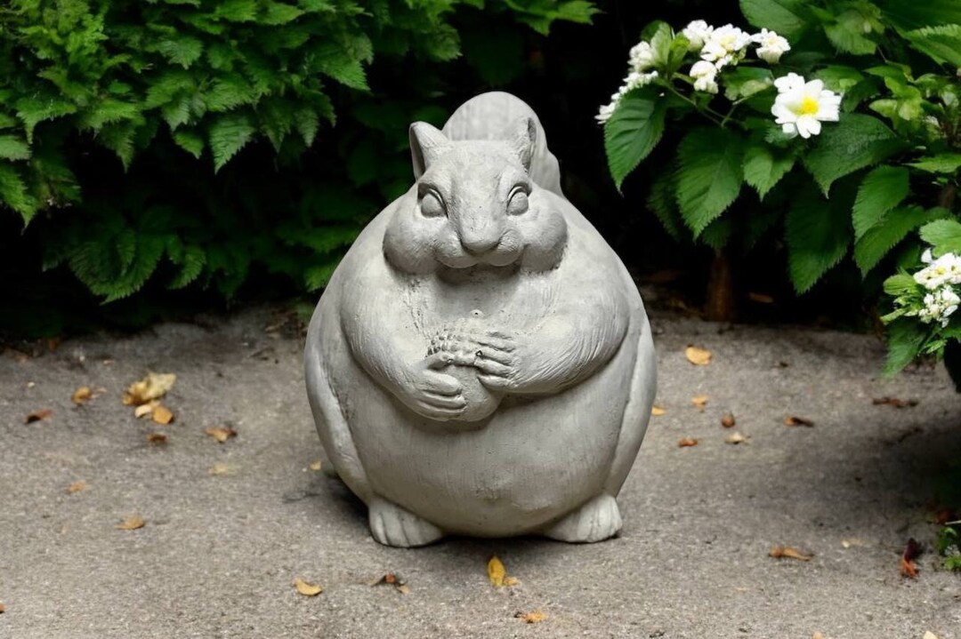 Outdoor Squirrel Bubba Statue, Wild Animal Sculpture for Yard ...