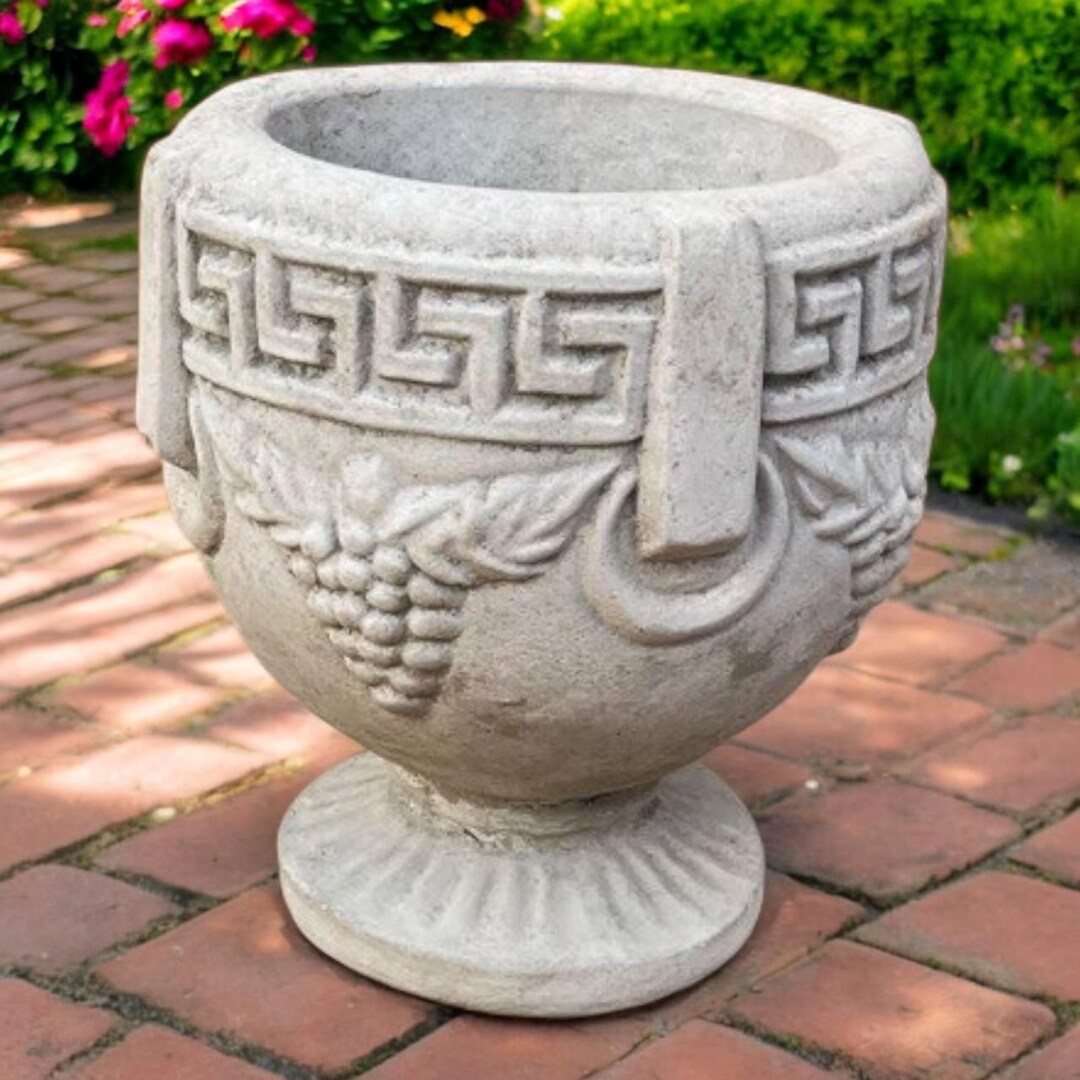 Lawn Planter Sculpture, Garden Flower Pot Decor, Outside Plant Pot Idea ...