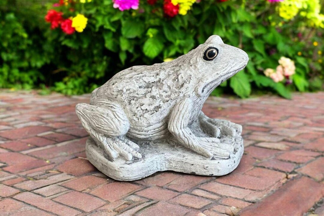 Frog Concrete Sculpture, Garden Toad Art, Outdoor Frog Decor, Toad ...