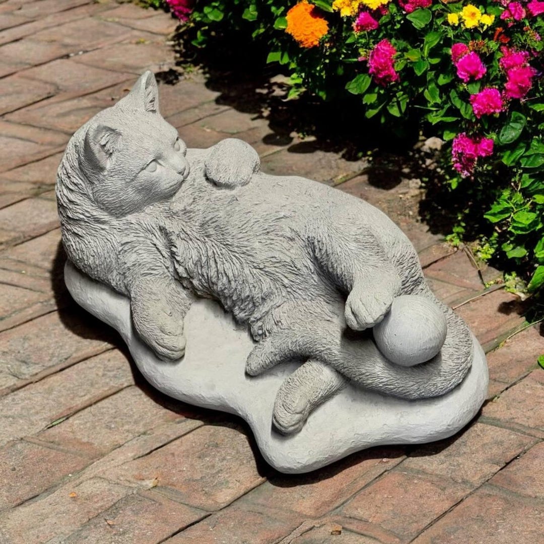 Stone Cat Figurine, Laying Cat on Base, Outdoor Decor, Cat Lover Gift ...