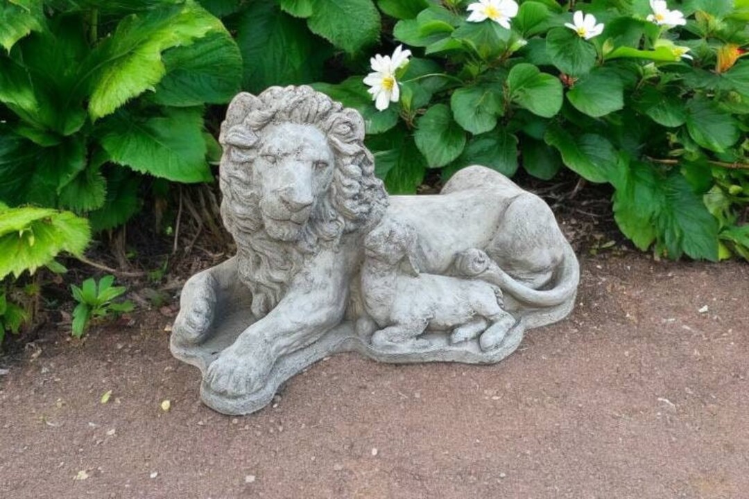 Laying Lion and Lamb Figurine, Garden Two Wild Animals Sculpture ...