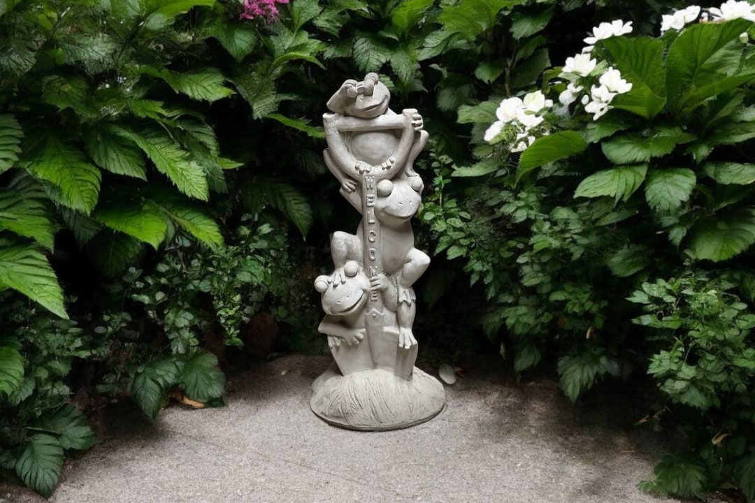 Pair Frogs Climbing on Shovel Statue, Concrete Two Frogs on Stand ...