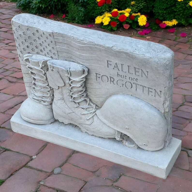 Stone Soldier Memorial, Honoring Heroes Figure, Fallen Soldiers Art ...