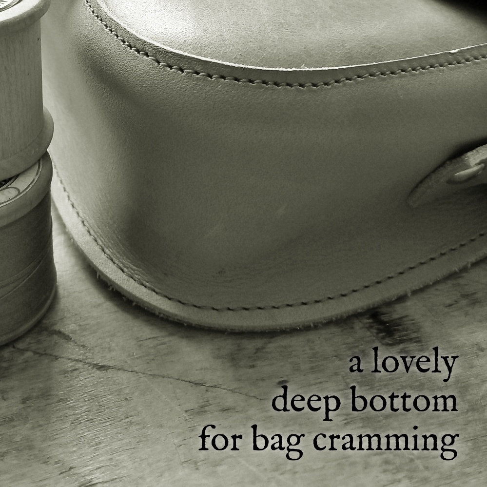 THIMBLE Button Bag. No 4915. Medium Sized Leather Messenger Bag ...